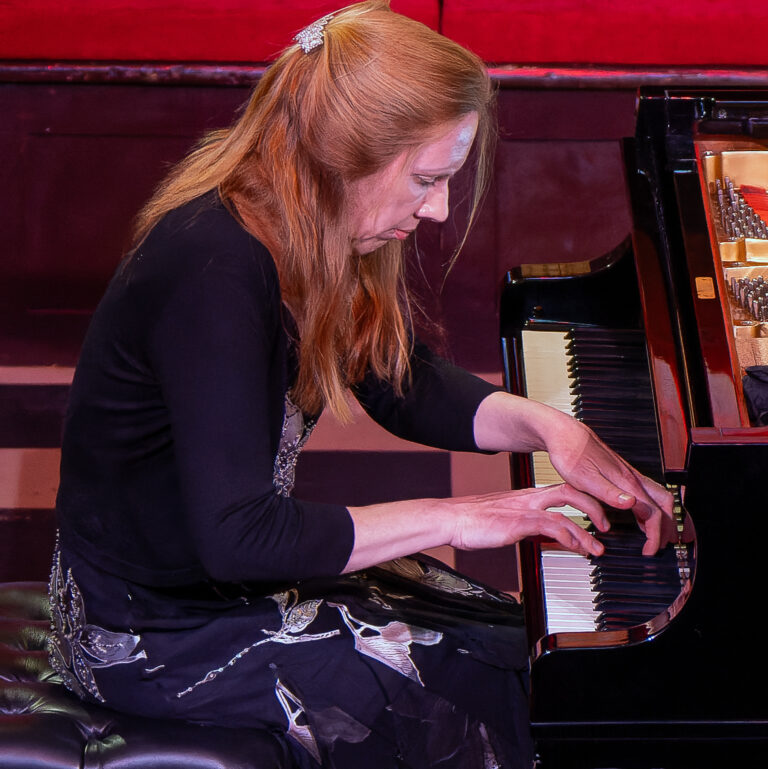 Sarah Beth Briggs International Concert Pianist York - Advanced Piano ...
